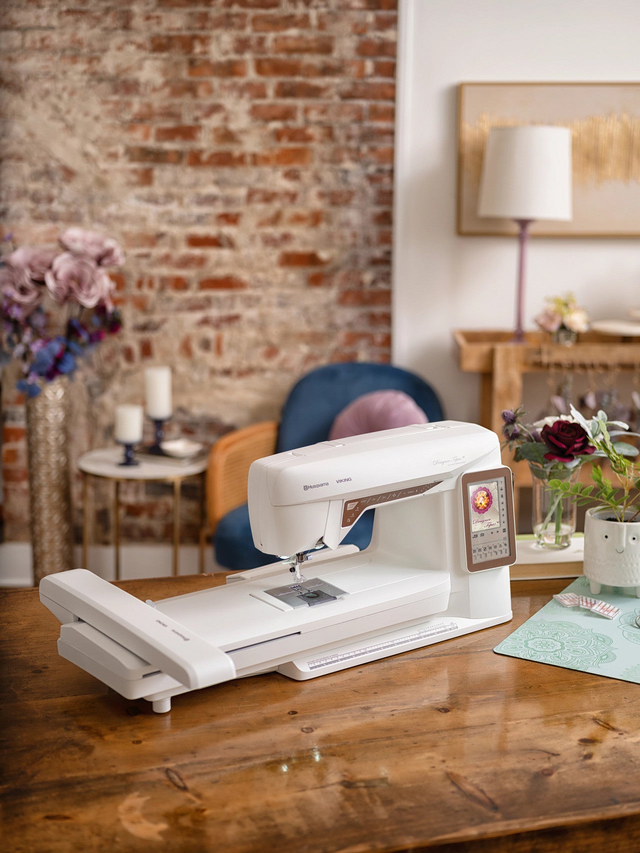 Viking Designer Topaz 40 Sewing, Quilting and Embroidery Machine ...